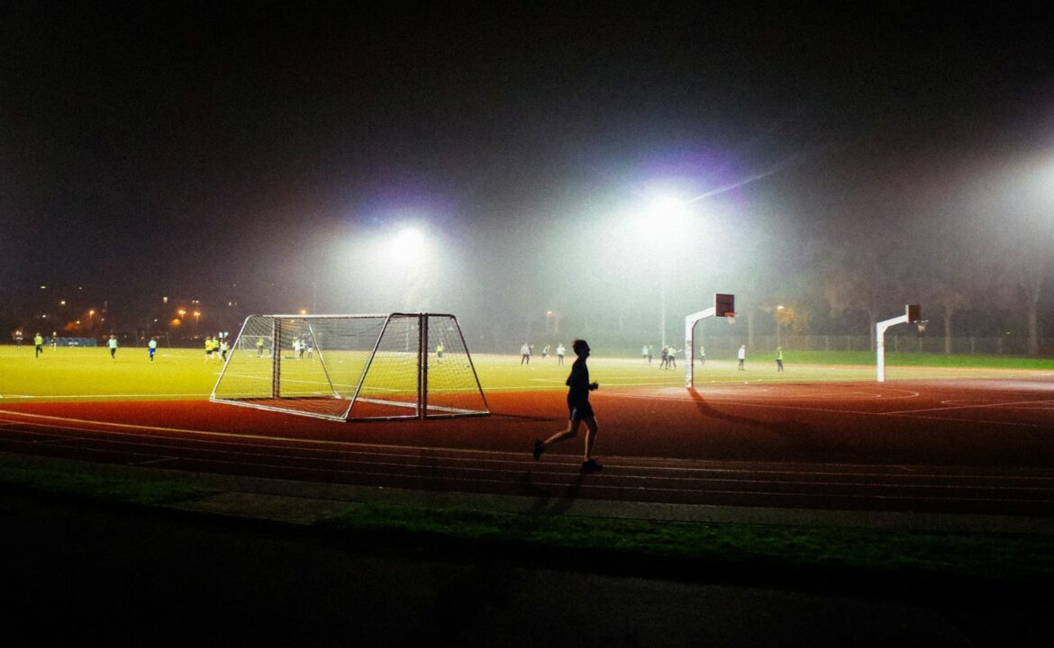 Get Comfortable Running in the Dark - Ultra Running Magazine